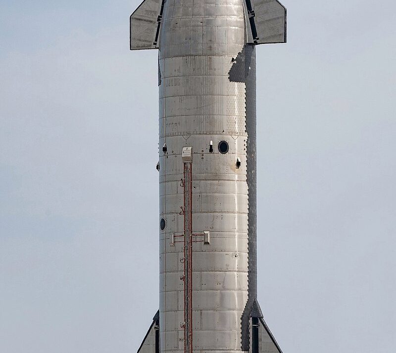 NASA Astronauts Test SpaceX Starship Elevator for Future Moon Landings ...